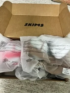 SKIMS | Other | Skims Tshirt Bra 36d | Poshmark